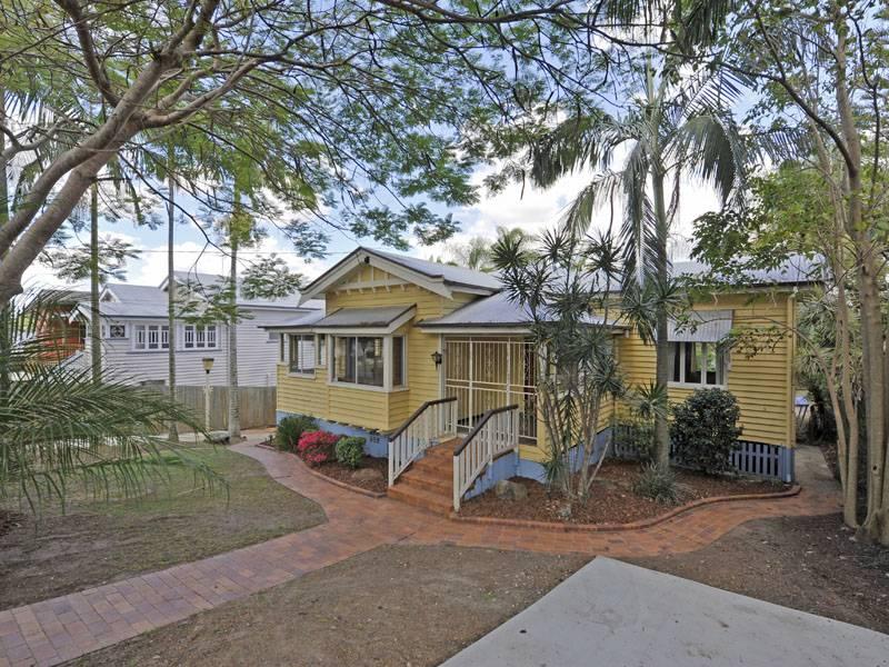 This Brisbane Suburb is Quintessential Queenslander Heaven